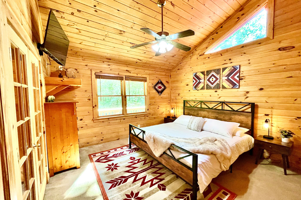 Bear Crossing - Helen, GA. Stunning Cabin One Minute From Downtown ...