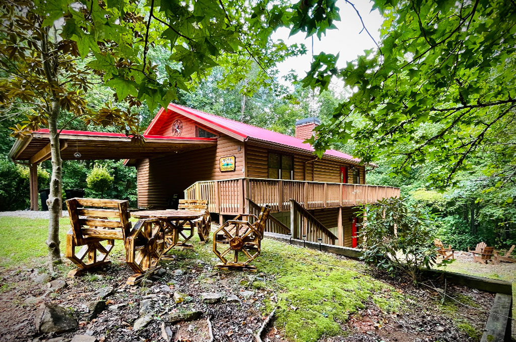 Bear Crossing - Helen, GA. Stunning Cabin One Minute From Downtown ...
