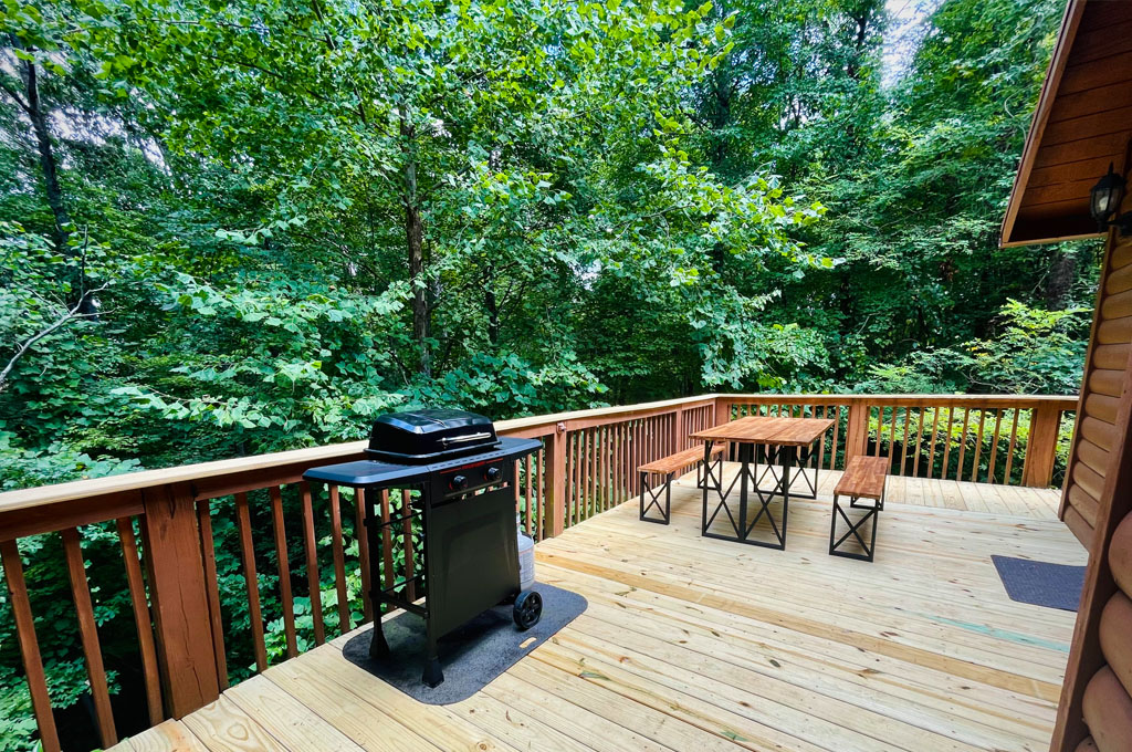 Bear Crossing - Helen, GA. Stunning Cabin One Minute From Downtown ...